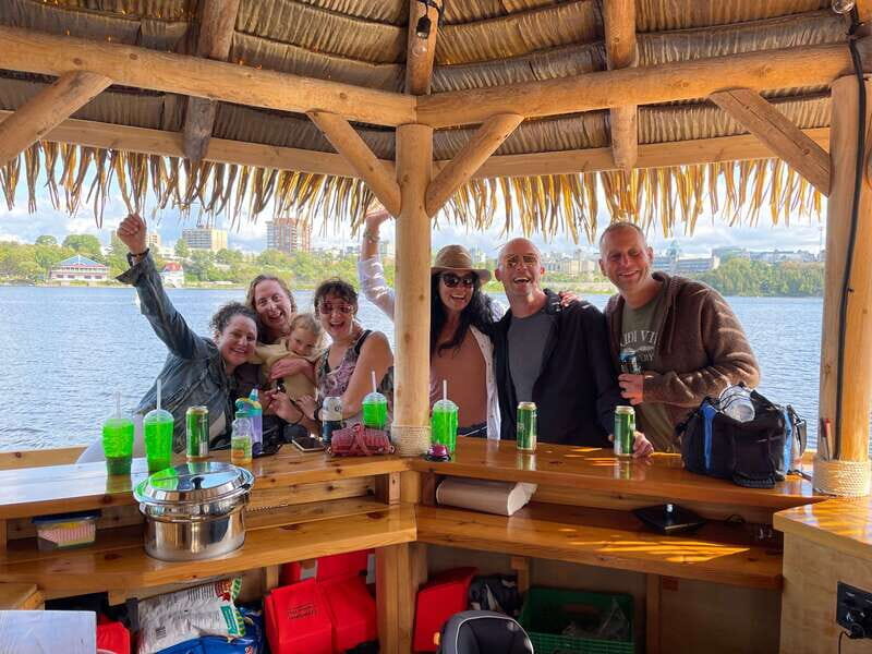 Ottawa: Floating Tiki Bar Cruise on the Ottawa River - FAQ
