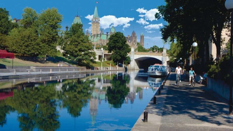 Ottawa: Private Guided City Tour from Montreal - The Trip Begins with Comfort and Scenic Views
