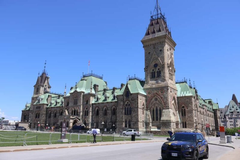 Ottawa: Private Guided City Tour from Montreal - Midday and Afternoon Highlights