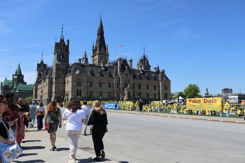 Ottawa: Private Guided City Tour from Montreal - Authenticity and Local Insight