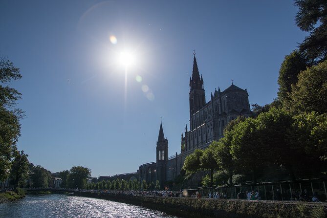 Our Lady of Lourdes, guided tour, on foot, of the sanctuary. - Itinerary Breakdown