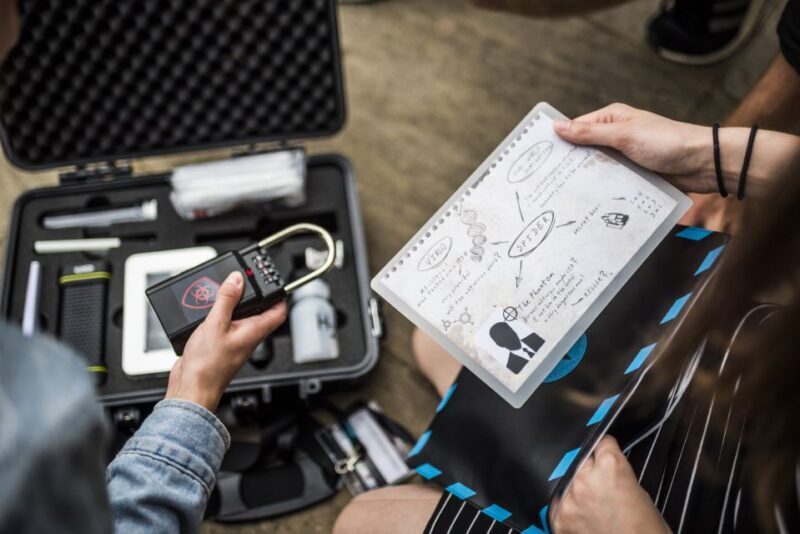 Outdoor Escape Game with Augmented Reality trough Zurich - Discover Zurich with an Outdoor Escape Game Enhanced by Augmented Reality