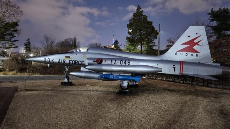 Outdoor tour of the war memorial museum of Korea - Discovering the Outdoor Military Hardware Collection
