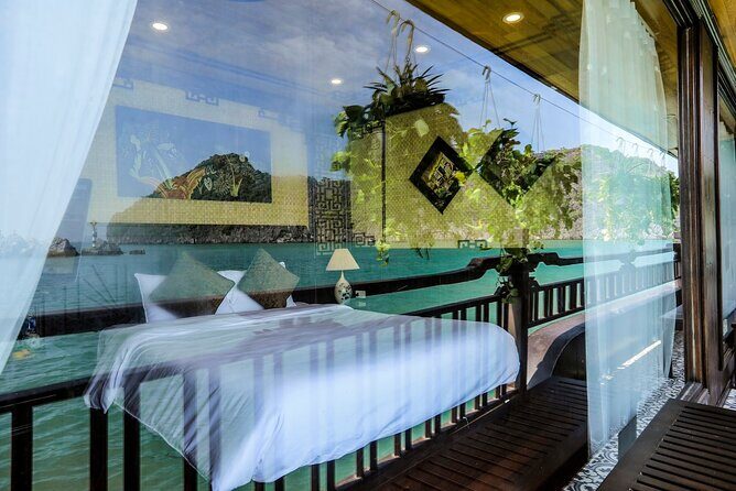 Overnight Halong Bay Cruise Including Transfer Service and Kayaking or Bamboo Boat Activities - What Makes This Tour Stand Out?
