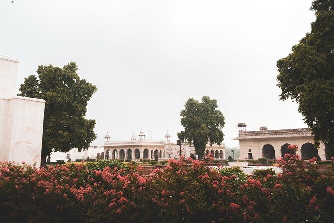 Overnight luxury tour of tajmahal with Jaipur including transport and hotel - Key Points
