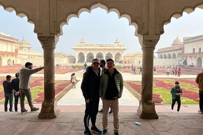 Overnight Taj Mahal Sunrise Tour from Mumbai with Flight & Hotel - A Close Look at the Experience