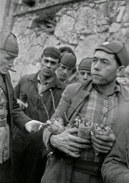 Oviedo: Tour de la Revolución de 1934 - A Closer Look at the Oviedo Revolution Tour