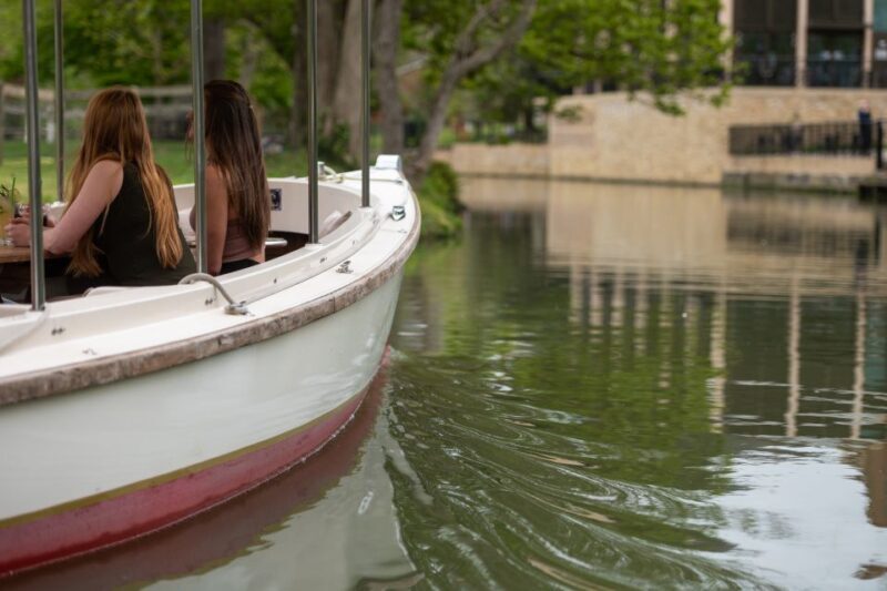 Oxford: Guided Sightseeing River Cruise - The Boat and the Atmosphere