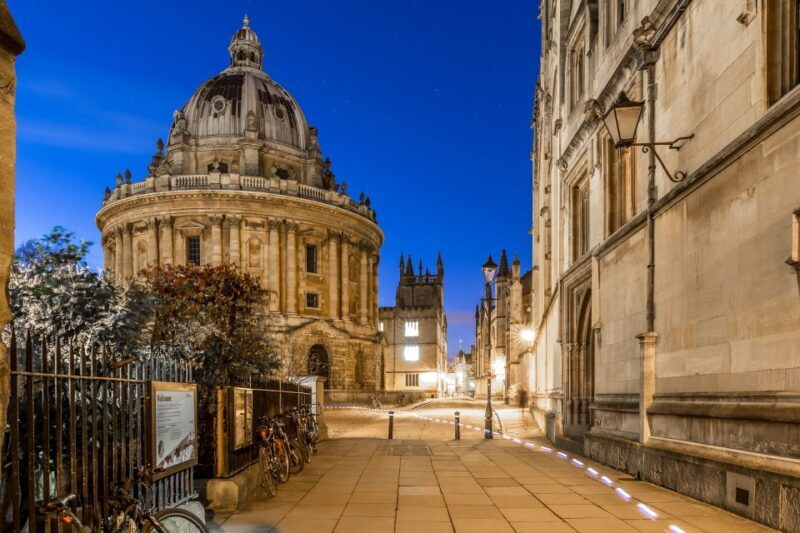 Oxford: Official Haunted Oxford Ghost Tour - The Guides: The Heart of the Experience
