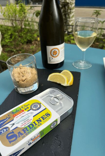 Oyster and white wine tasting in the heart of Montmartre - Key Points