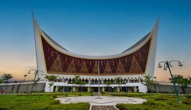 Padang : Amazing City Tour Padang with Lunch - Key Points