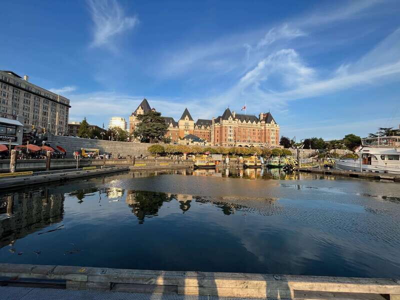 Paddle the heart of downtown Victoria - Key Points