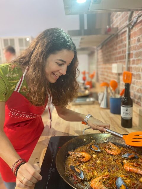 Paella Cooking Class with Sangria in Bilbao - Key Points