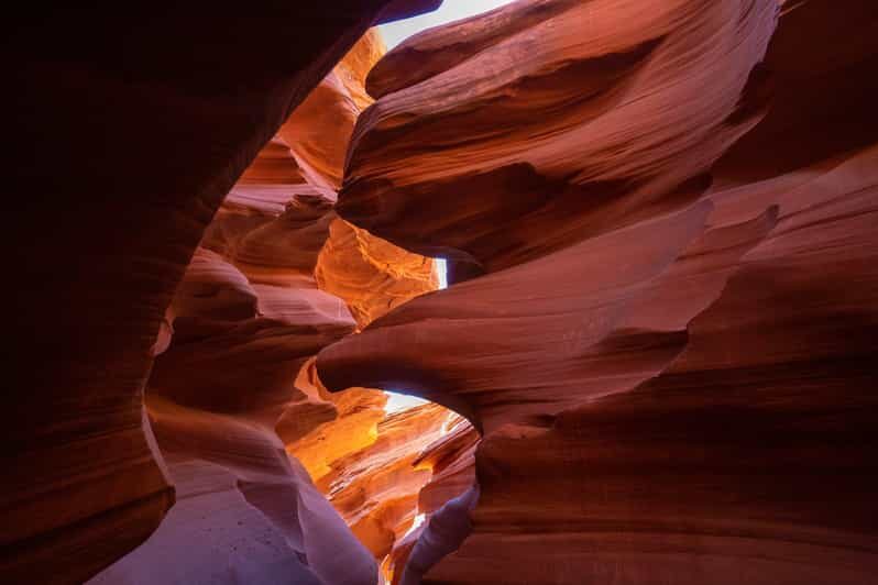 Page: Lower Antelope Canyon Walking Tour with Navajo Guide - Meeting Point and Logistics