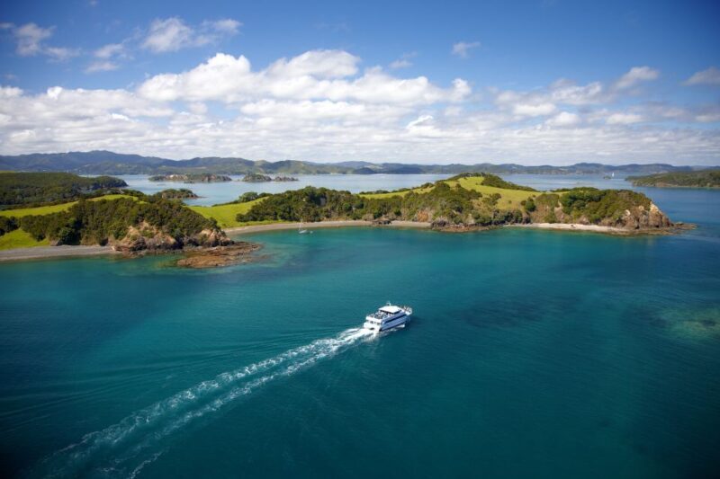 Paihia/Russell: Hole in the Rock and Bay of Islands Cruise - Starting the Voyage: Setting Out from Paihia or Russell