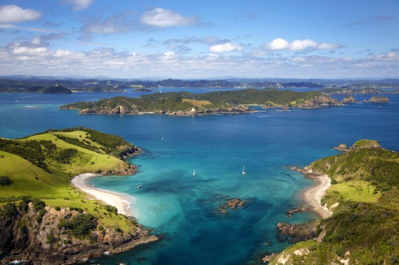 Paihia/Russell: Hole in the Rock and Bay of Islands Cruise - Onboard Experience: Comfort, Commentary, and Refreshments