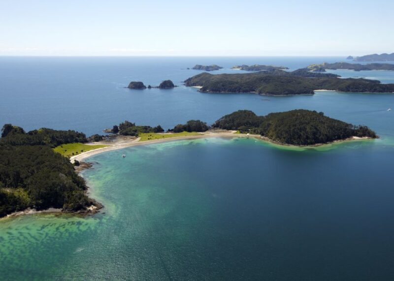 Paihia/Russell: Hole in the Rock Cruise with 2 Island Stops - Discovering the Bay of Islands