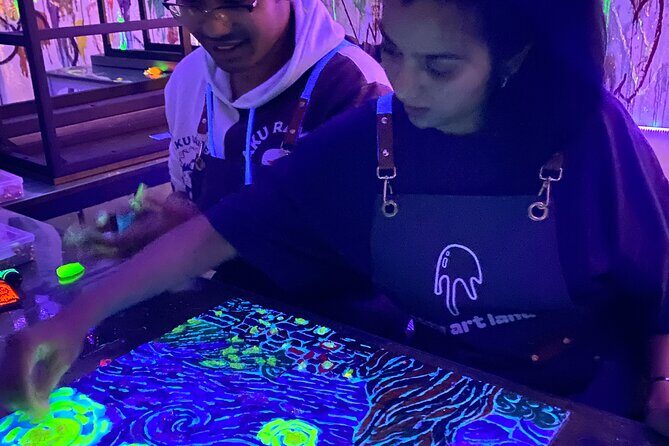 Paint-In-Dark Drawing Class in New York - Overview of the Experience