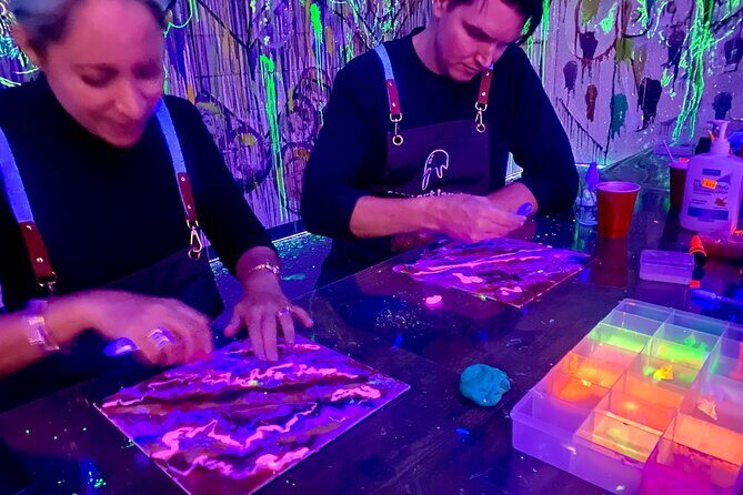 Paint-In-Dark Drawing Class in New York - Analyzing the Value