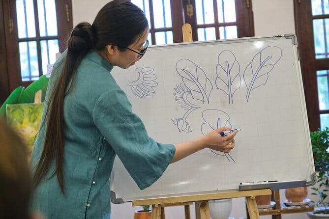 Paint & Personalize a Vietnamese Non La with B/S Art Studio topic - Exploring the Experience in Detail