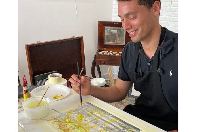 Painting class at an Art Gallery in Lisbon - An Artistic Experience in a Lisbon Gallery