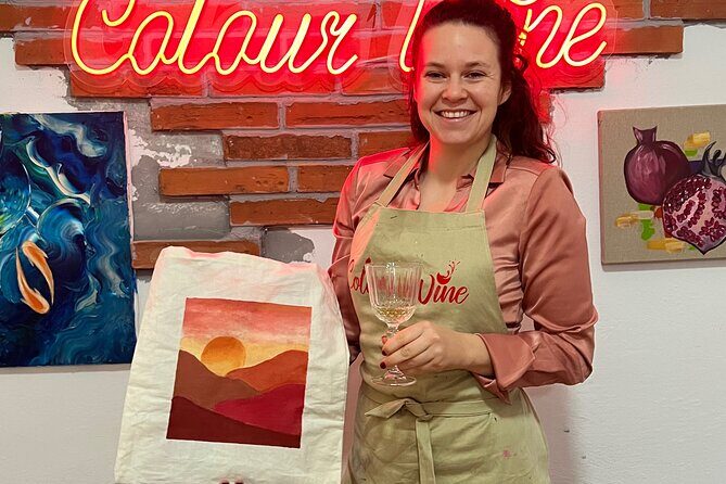 Painting on Tote Bags Workshop with Welcome Drink - Key Points