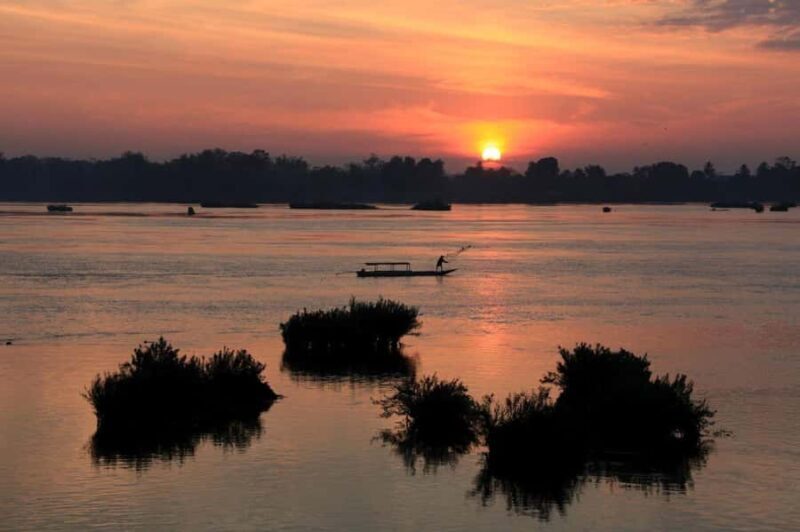 Pakse: Wat Phu, Nasinda Ruins, and Dao Huan Market Tour - Lunch: Lao Flavors at a Local Restaurant