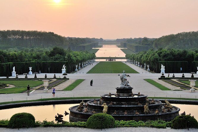 Palace of Versailles & Giverny Audio Guide Tour with Pickup and Drop Off - Key Points