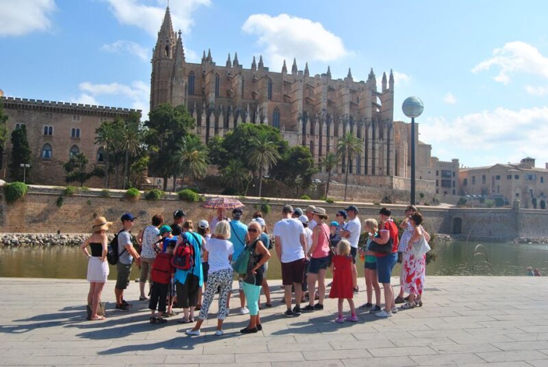 Palma de Mallorca: City Walking Tour with The Cathedral - Key Points