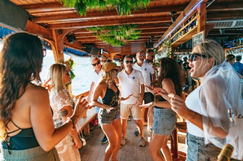 Palma de Mallorca: Daytime Boat Party with Live DJ - FAQs