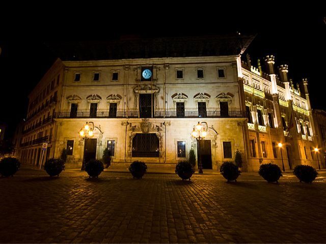 Palma de Mallorca: Old Town Atmospheric Evening Tour - Key Points