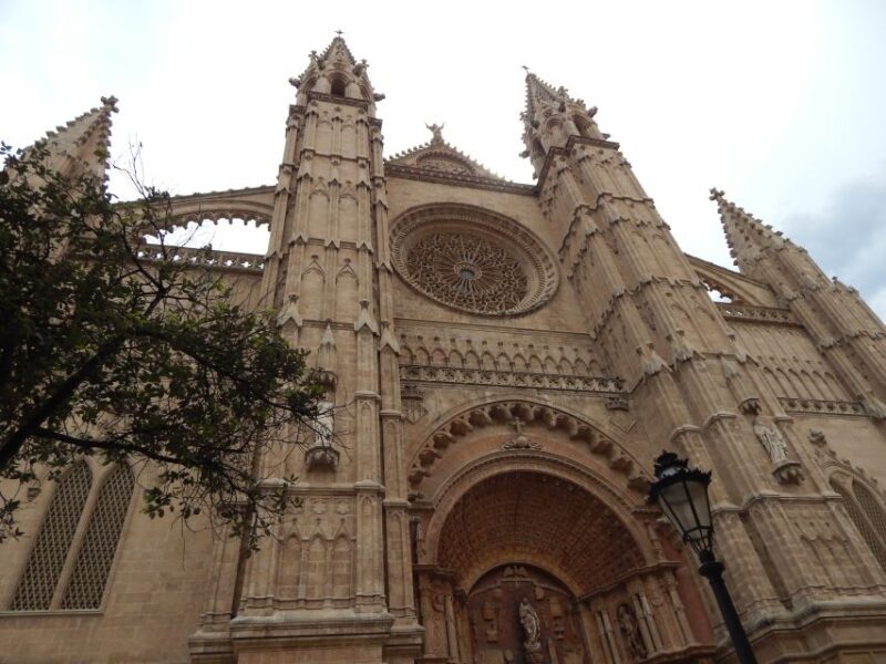 Palma: Old Town Tour & Cathedral Skip-the-Line Ticket - Key Points
