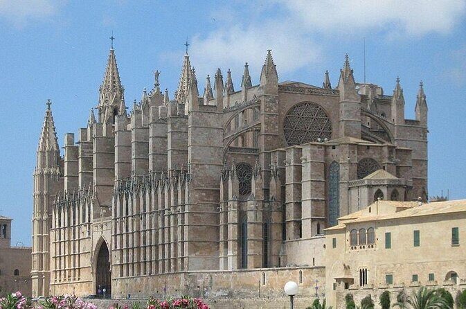 Palma tours with Cathedral and Valldemossa options - Key Points