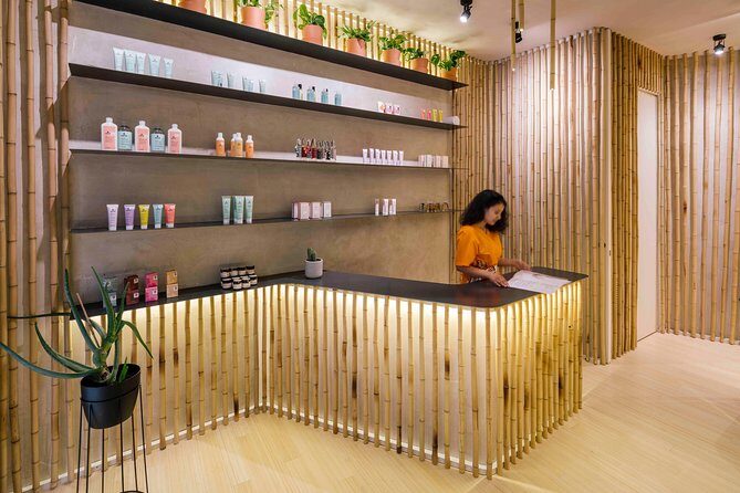 Pamper your feet with foot bath and reflexology massage - Key Points