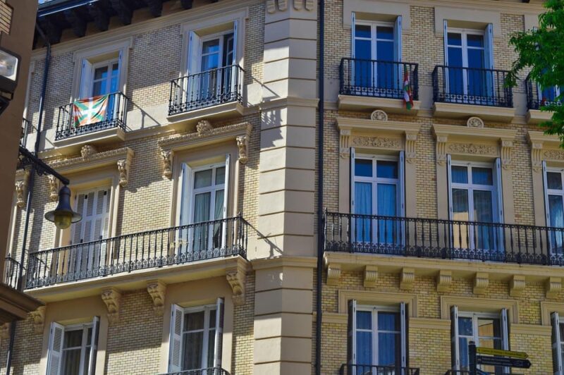 Pamplona - Private Historic Walking Tour - Discovering Castle Square