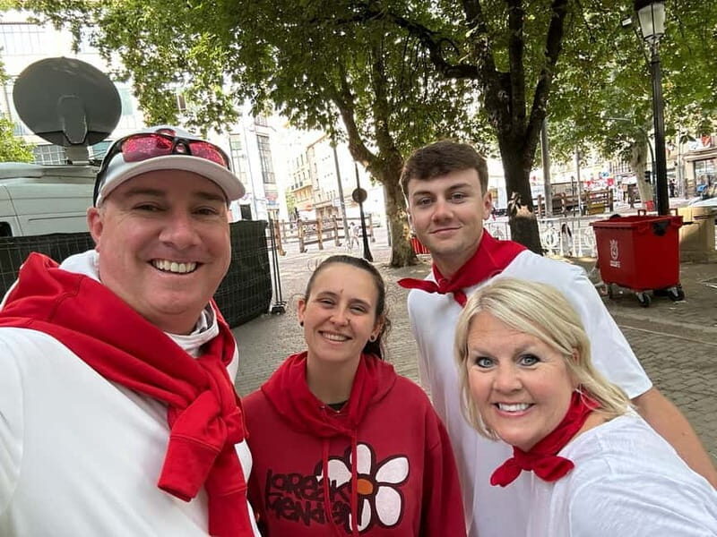 Pamplona: Walking Tour and Photo Session with Bulls - Key Points