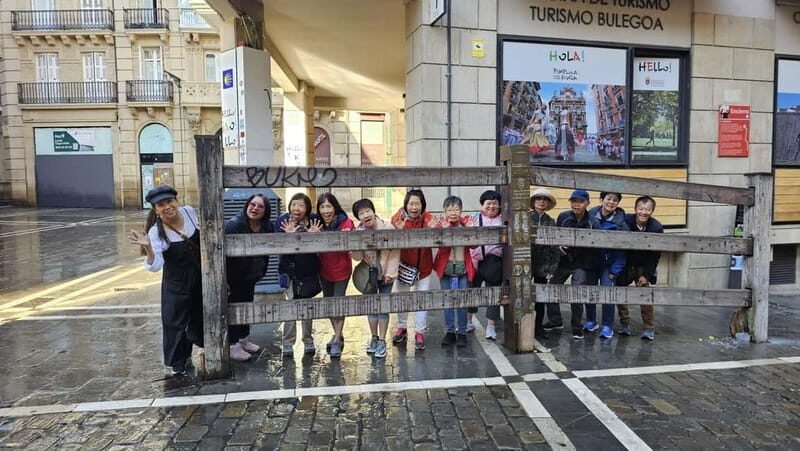 Pamplona: Walking Tour and Photo Session with Bulls - Visualizing Your Day