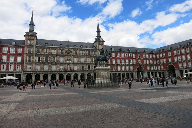 Panoramic Private Tour Madrid with hotel pick up - FAQ