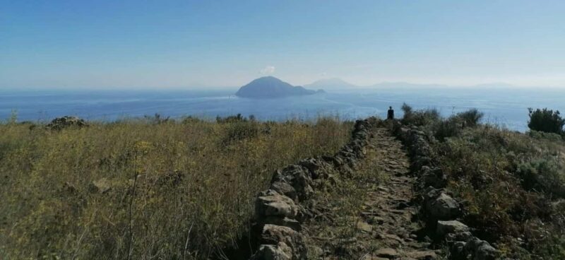 Pantelleria: Trekking among craters and favàre - Key Points