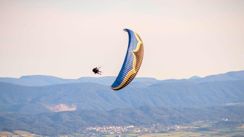 Paragliding: Experience the magic of flying near Barcelona. Report included - Key Points