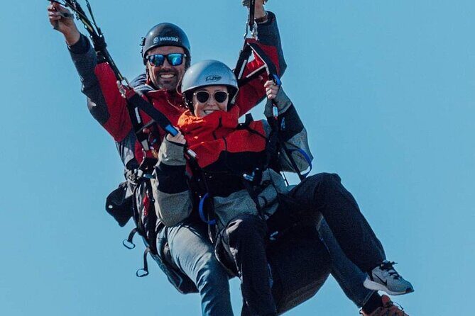 Paragliding Flight in Nazaré - What Makes This Paragliding Tour Stand Out