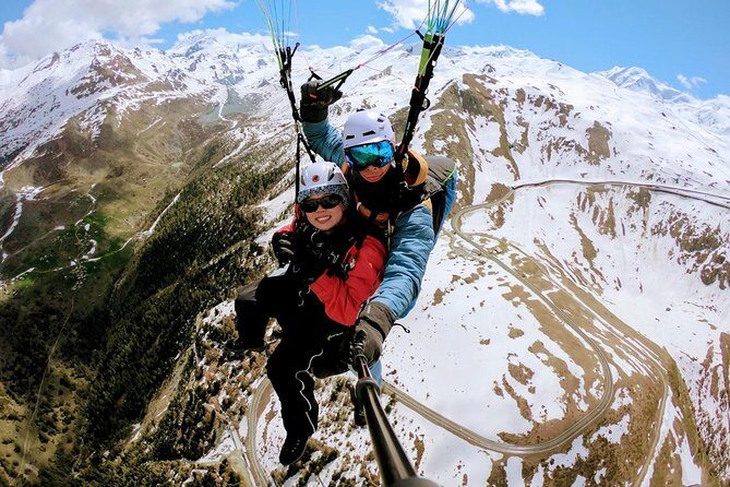 Paragliding mountain flight - An Honest Breakdown of the Paragliding Experience