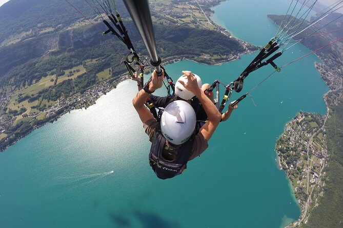 Paragliding Performance flight over the magnificent Lake Annecy - Starting Point and Logistics: Seamless from Doussard