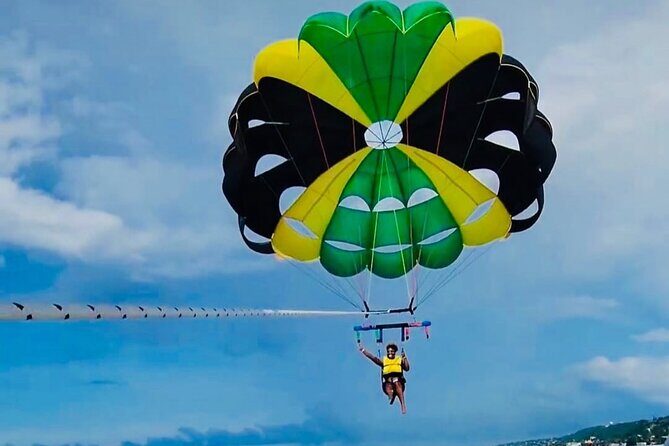 Parasailing activity in Montego Bay with lunch and transfer - Key Points