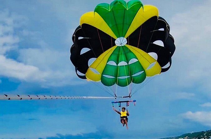 Parasailing activity in Montego Bay with lunch and transfer - What to Expect from the Tour