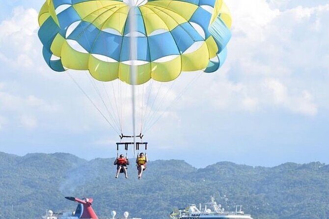 Parasailing activity in Montego Bay with lunch and transfer - Why This Tour Stands Out