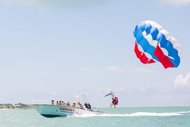 Parasailing in Key West at Smathers Beach - Key Points