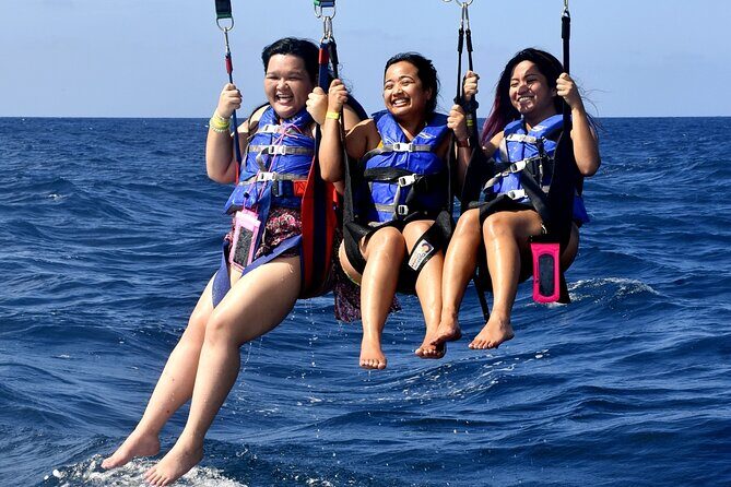 Parasailing in Waikiki from Oahu Hawaii - How This Tour Stands Out