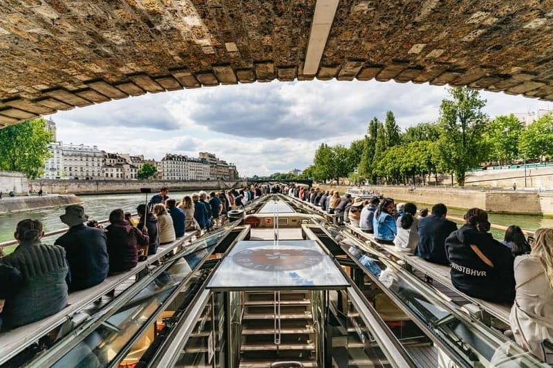 Paris: 1-Hour Seine Cruise departing from the Eiffel Tower - Audio and Interactive Commentary