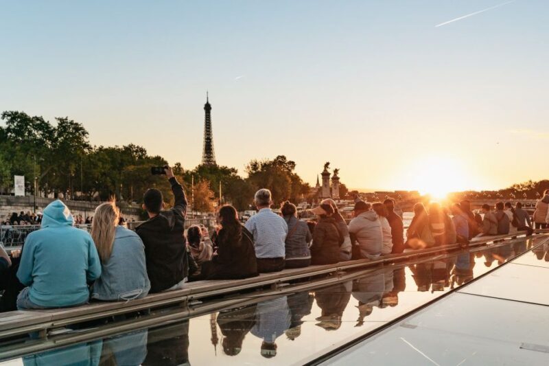 Paris: 1-Hour Sightseeing Cruise and 3-Course Bistro Dinner - The Details of Your Parisian Evening